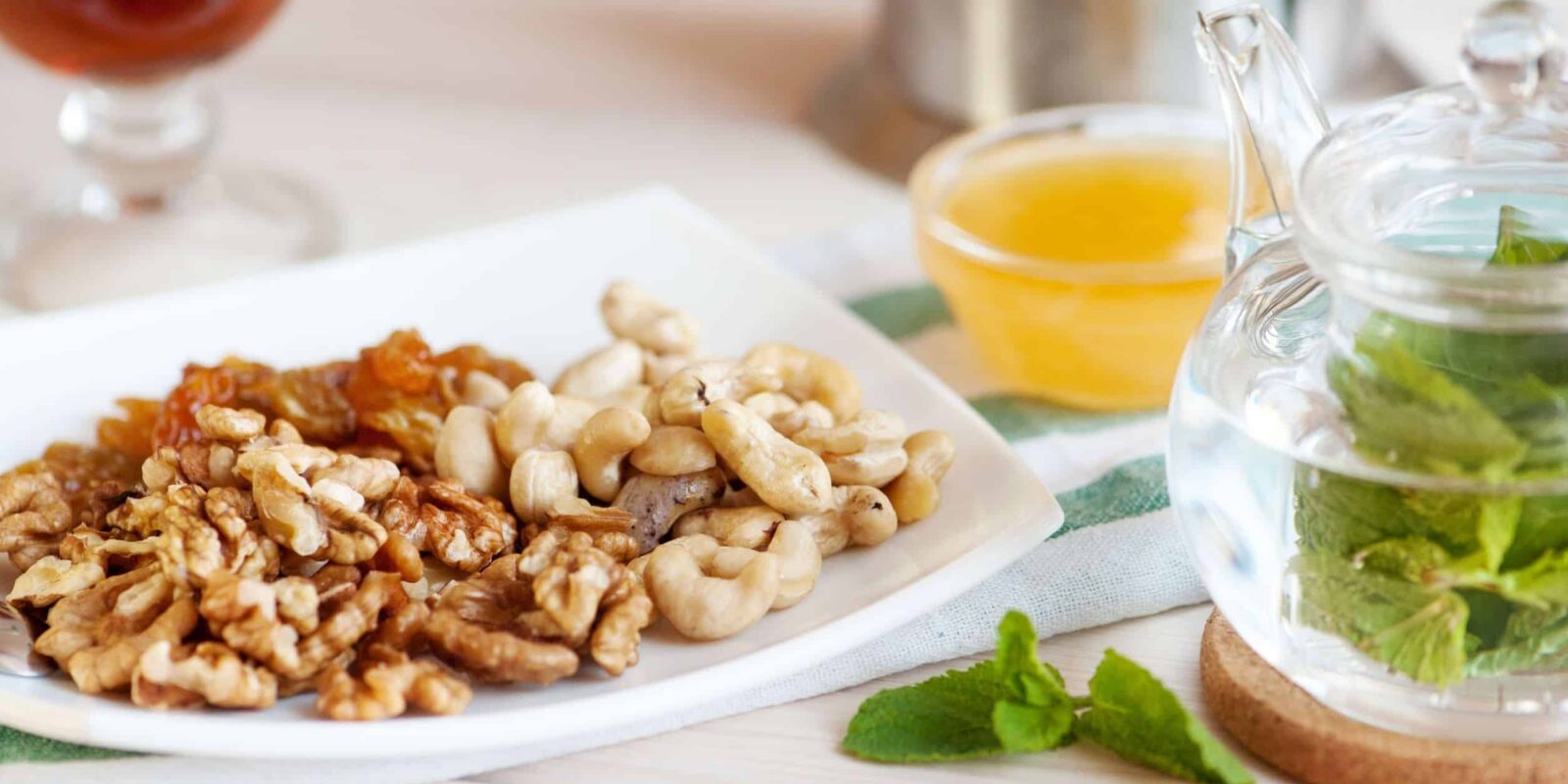 Best Healthy Snacks Sources of Fatty Acids | LorentaNuts.com