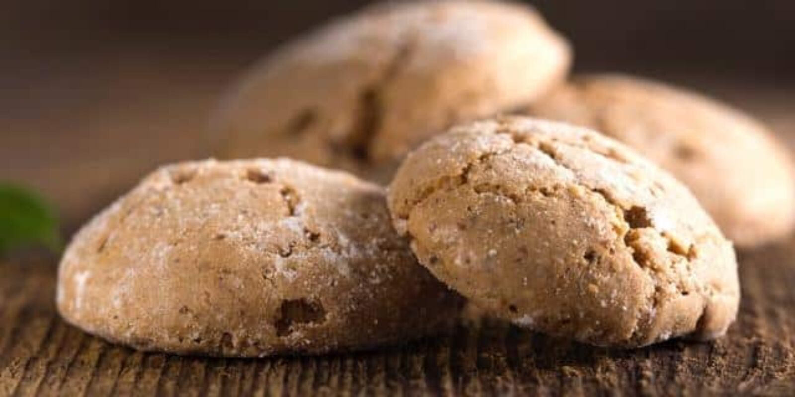 Crispy Almond Cookies Recipe | LorentaNuts.com