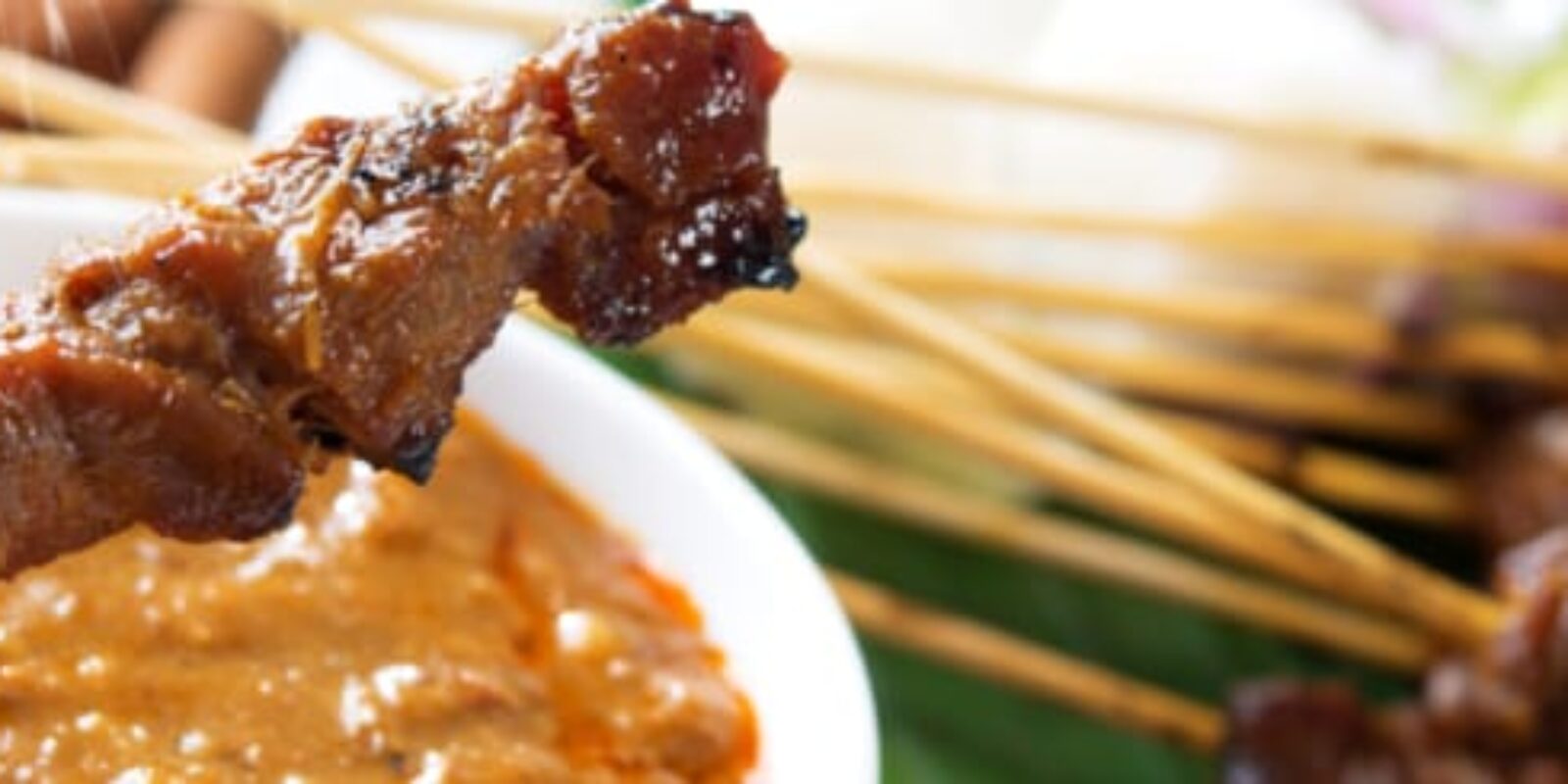 Beef Satay With Spicy Peanut Sauce